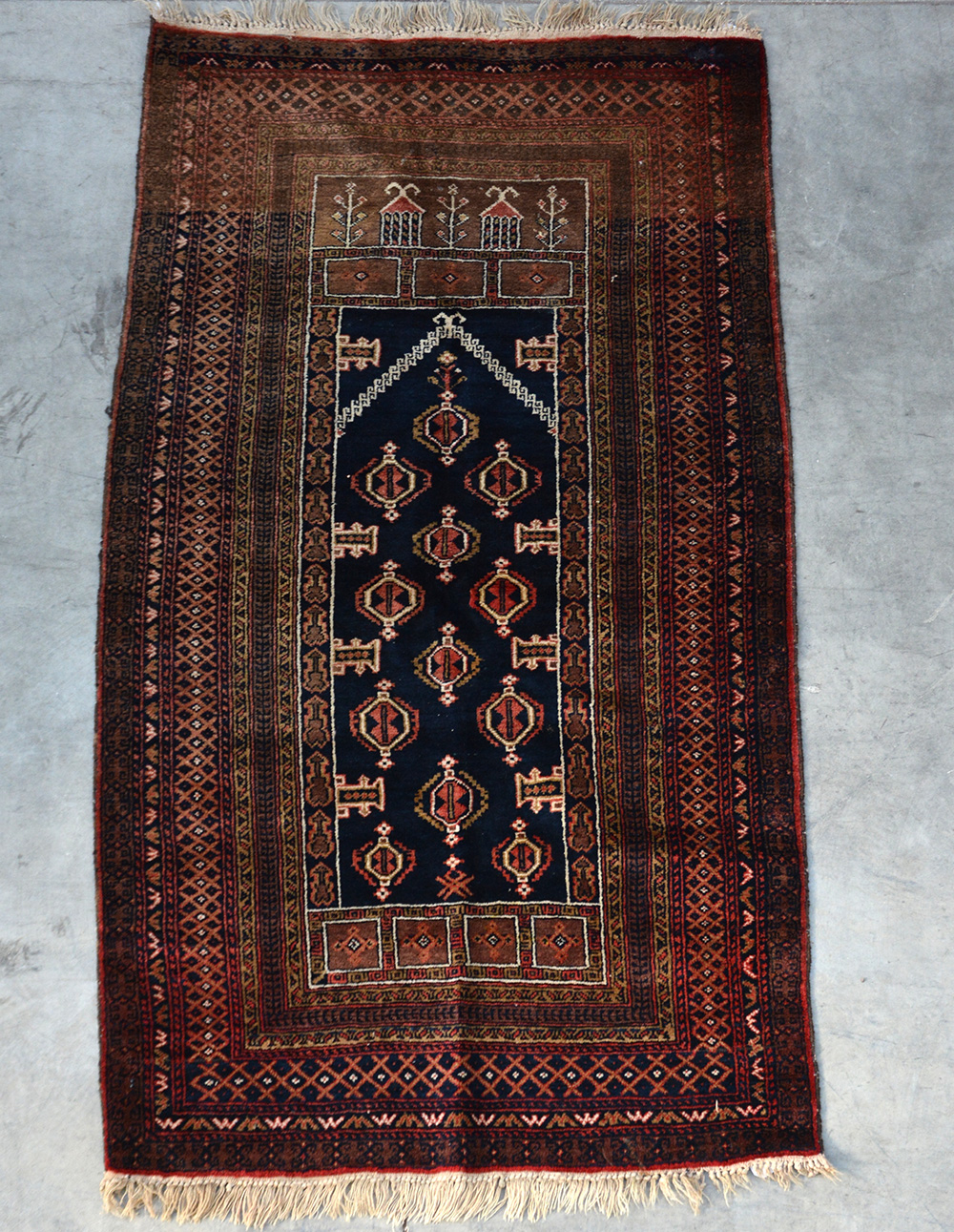 Tappeto preghiera Afghan, Turkestan occidentale. Mirab a fondo blu ...