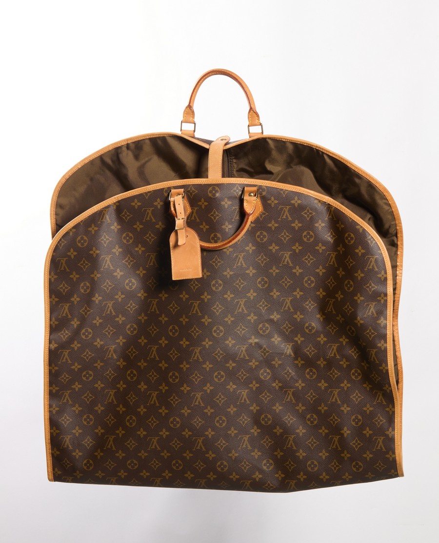 VUITTON LOUIS - Porta abiti con gruccia. | Capitolium Art | ArsValue.com